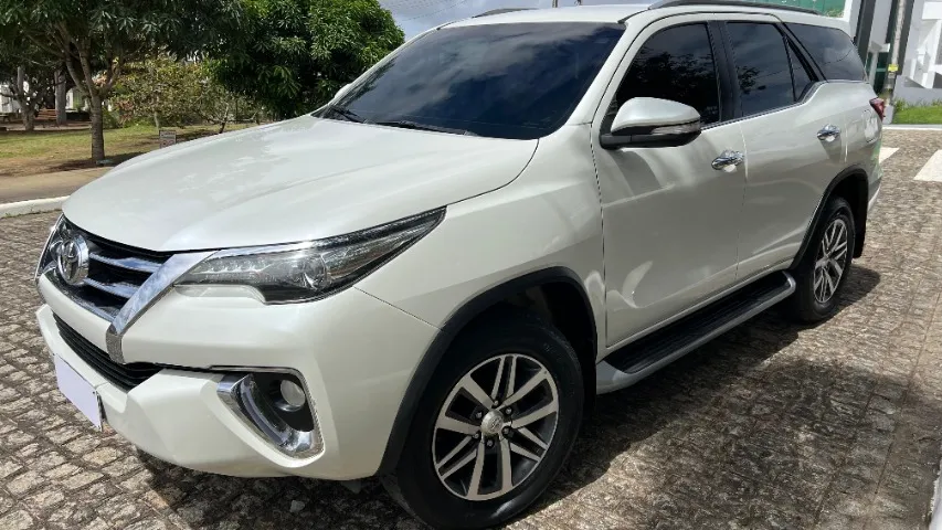 TOYOTA HILUX SW4 SRX 4X4 2.8 TDI 16V DIES. AUT. Usados e Novos
