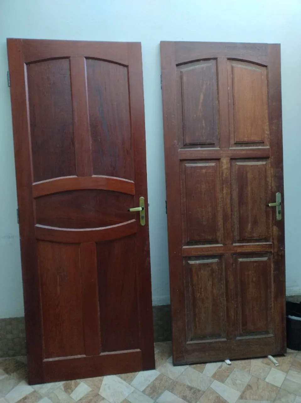 "alisar de porta" no Brasil