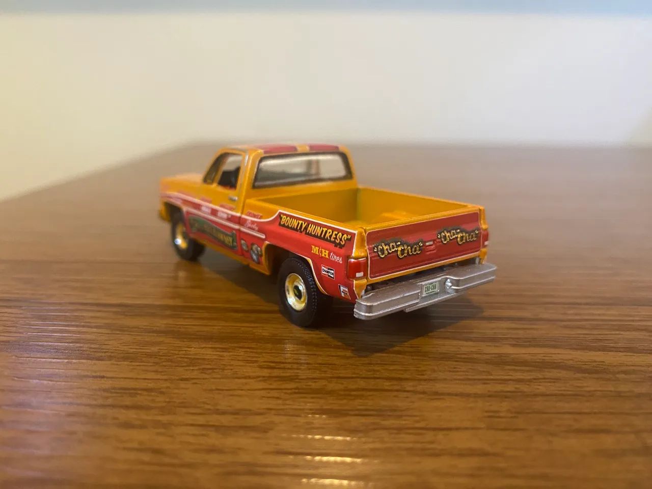 Miniatura Auto World Chevrolet C10 1973 Racing Legend Bounty Huntress ...