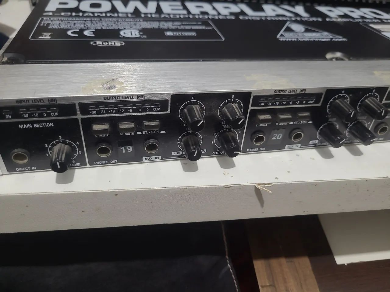 Behringer Powerplay Pro-XL HA4700 - Amplificador de Fones 4 Canais ...