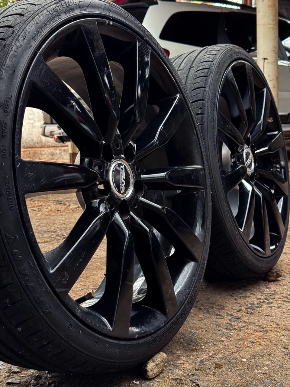 Conjunto de Pneus e Rodas Esportivas Aro 20 - Preto - Peças para carros ...