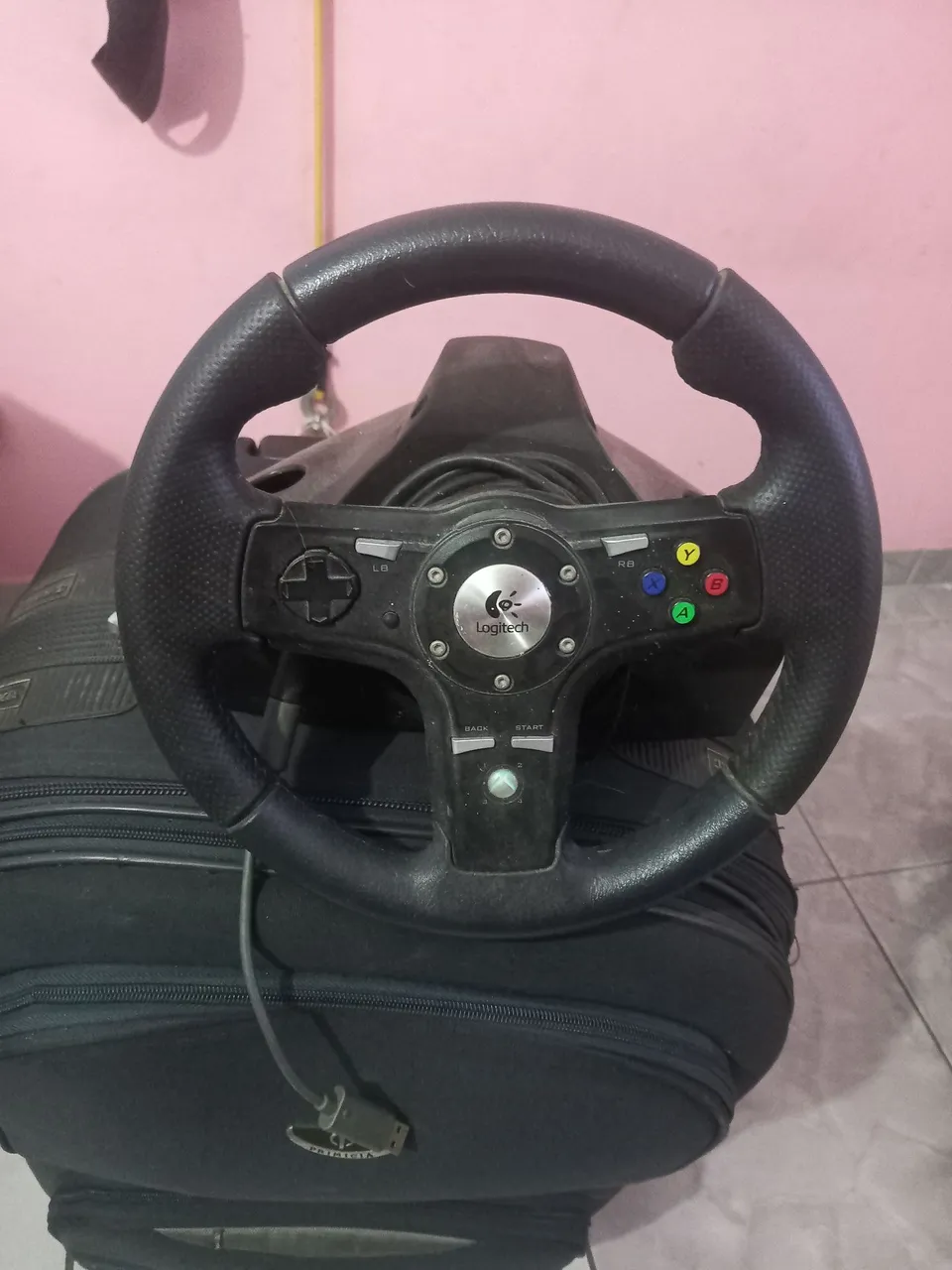 "volantes logitech" no Brasil
