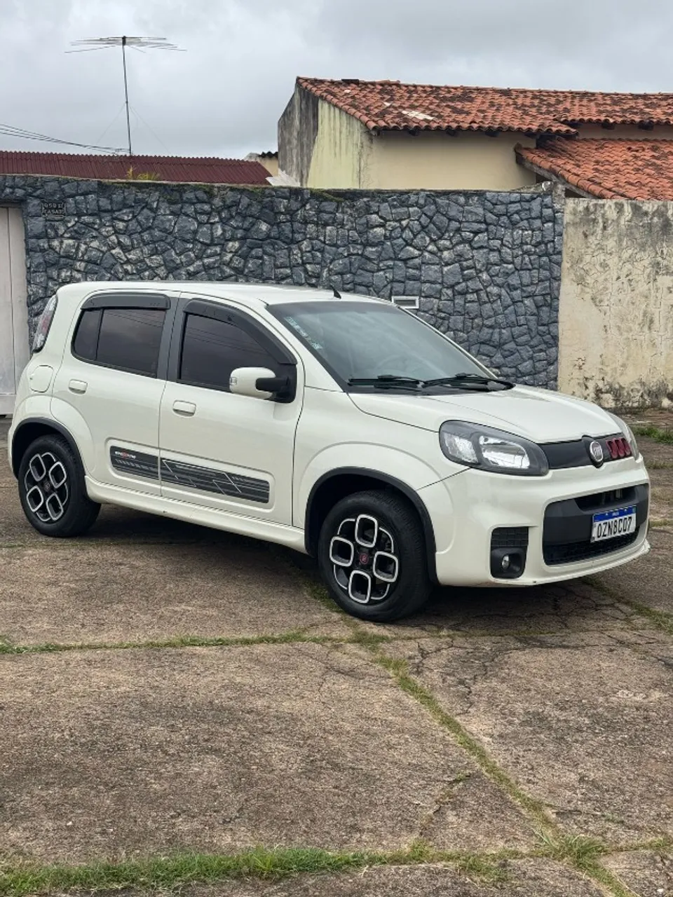 FIAT UNO SPORTING DUALOGIC 1.4 EVO FLEX 8V 4P Usados e Novos no DF