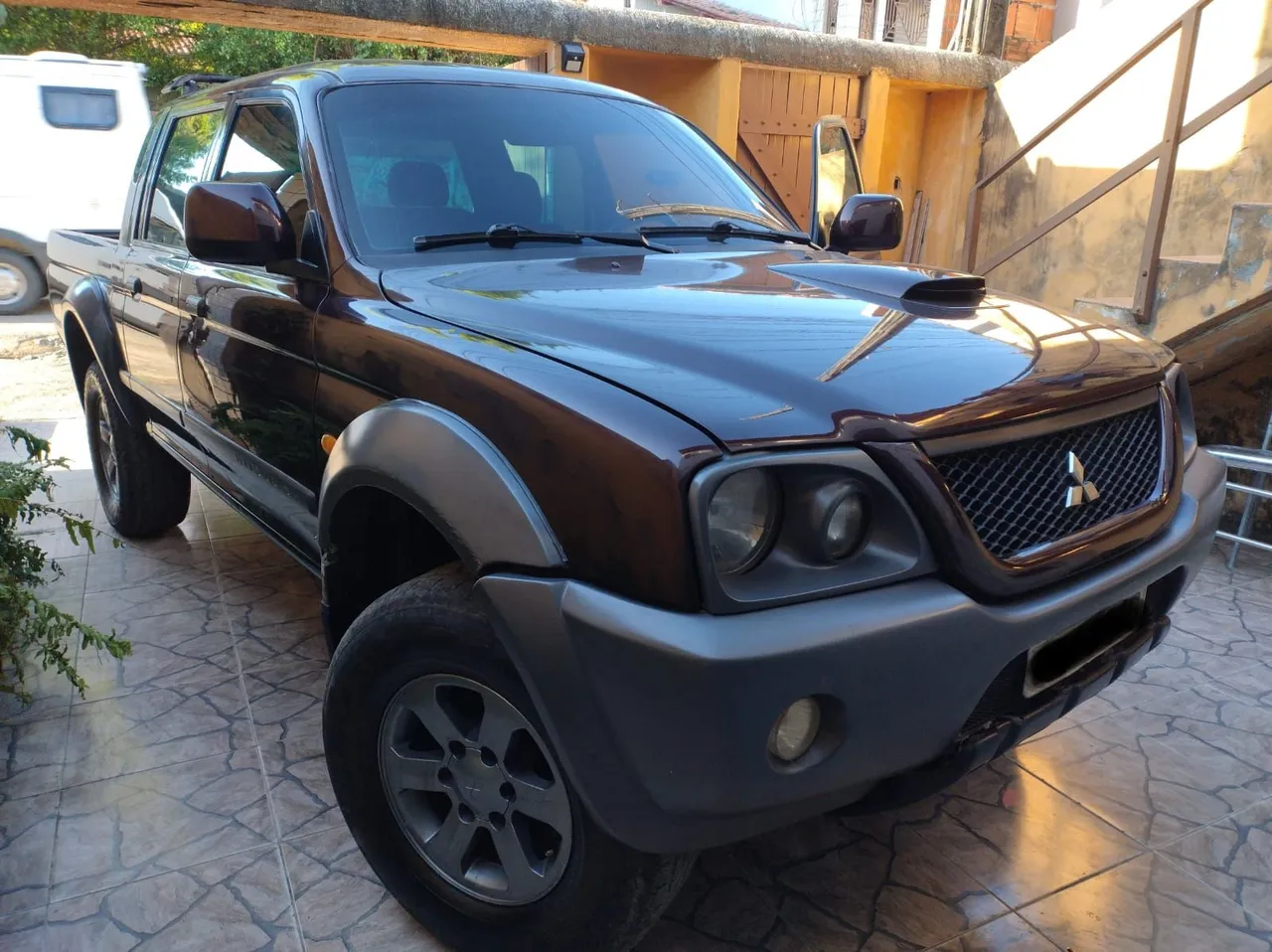 MITSUBISHI L200 OUTDOOR HPE 2.5 4X4 CD T.DIES. MEC. Usados e Novos