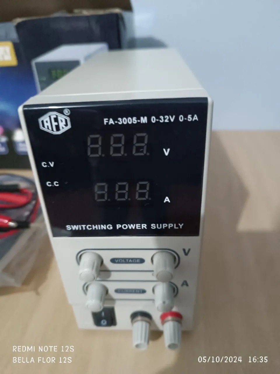 "fonte de bancada" no Brasil