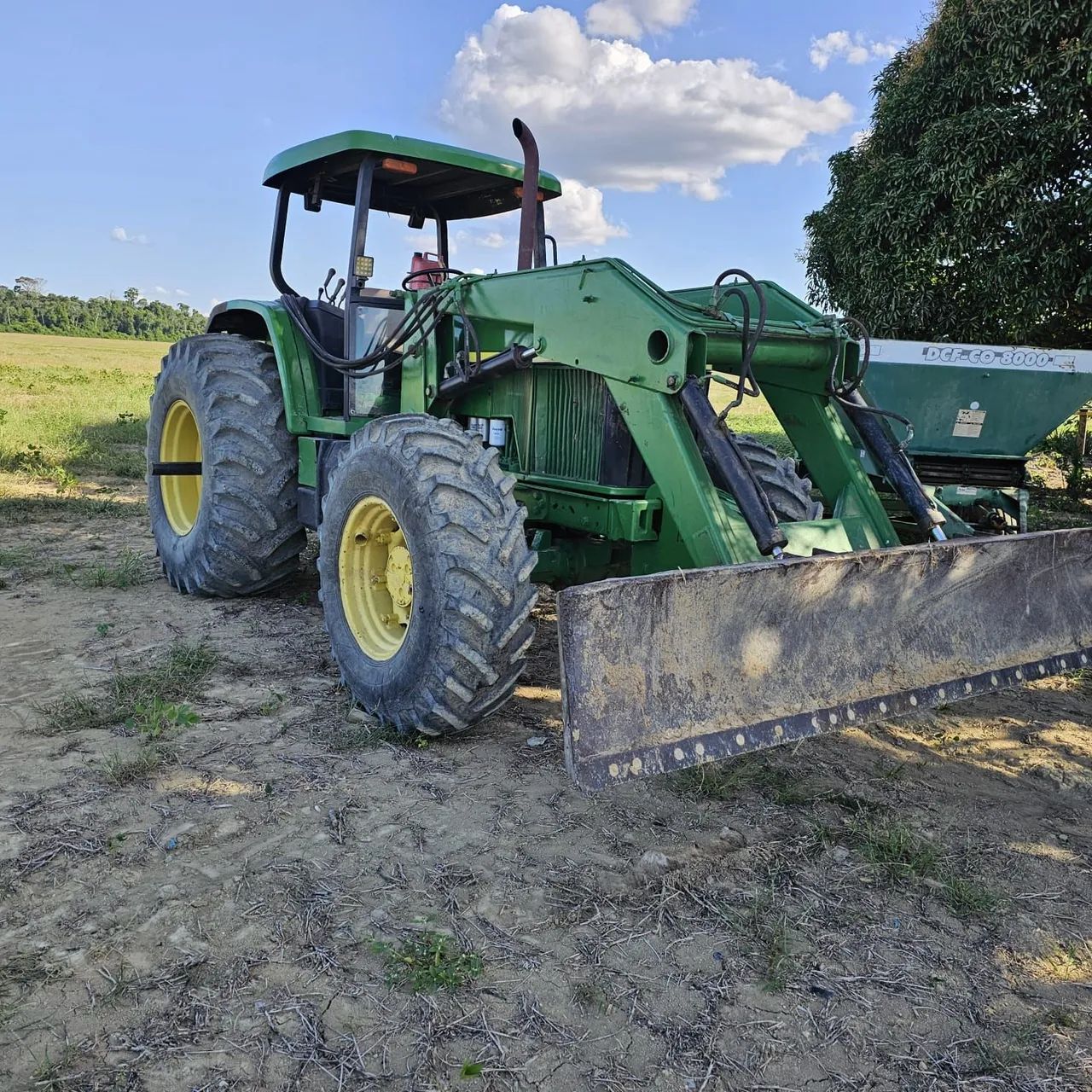 Trator John Deere com Lâmina e Implementos Agrícolas - Tratores e ...