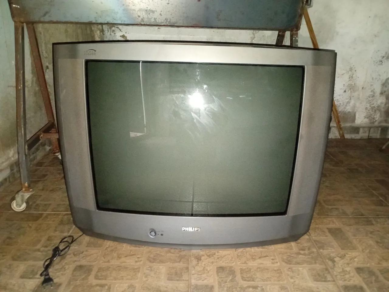 "tv de tubo" - TVs no Brasil