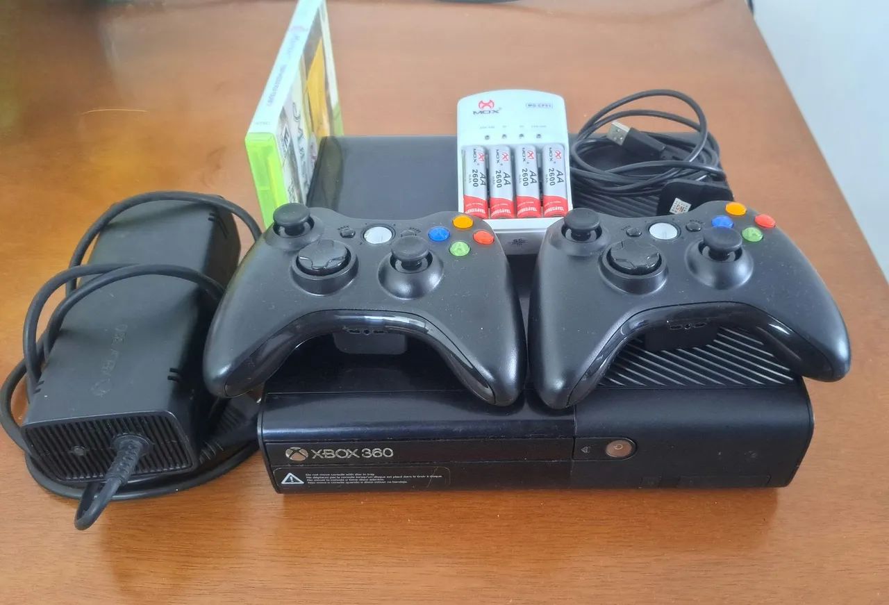Xbox 360 Super Slim + HD Interno com 1.000 Jogos + 2 Controles sem fio ...
