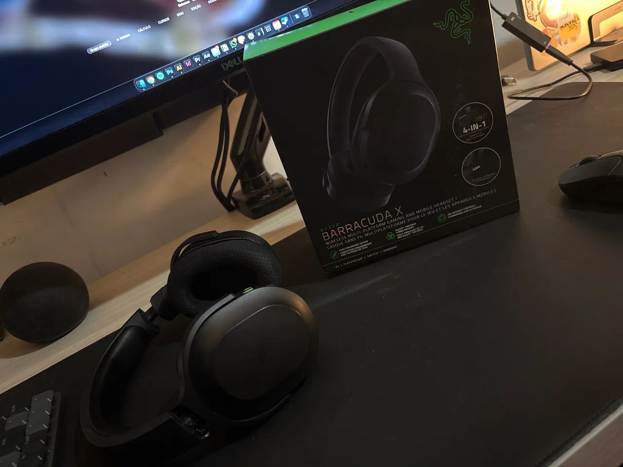Fone Razer Barracuda X com pecinha de rotação quebrada - Fones de ...