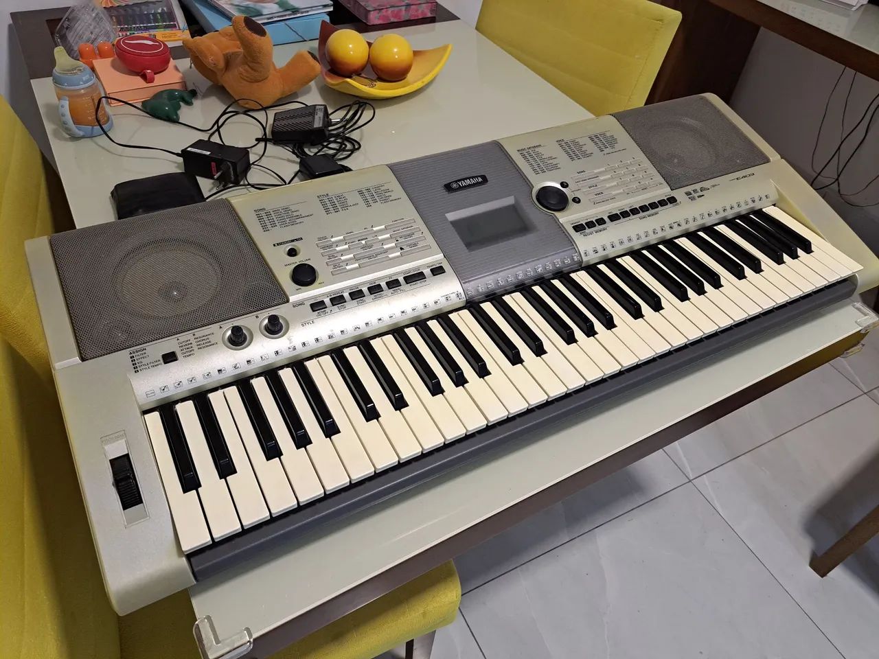 Teclado Yamaha PSR-E403 vender rápido! - Instrumentos musicais - Ressaca, Contagem 1402368931 | OLX