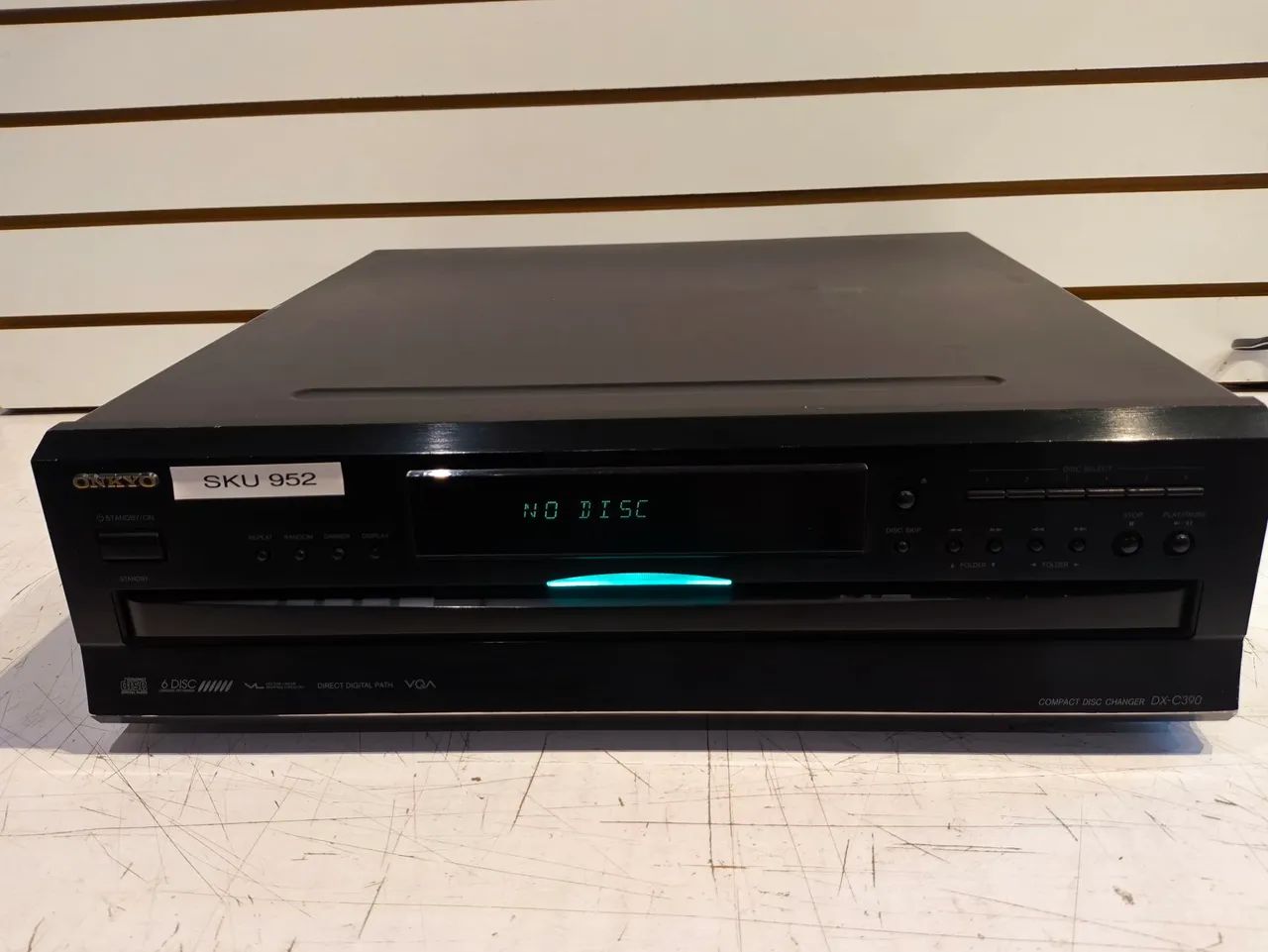 Cd player Onkyo DX -C390 está ligando ( não está lendo cd) para peças ...