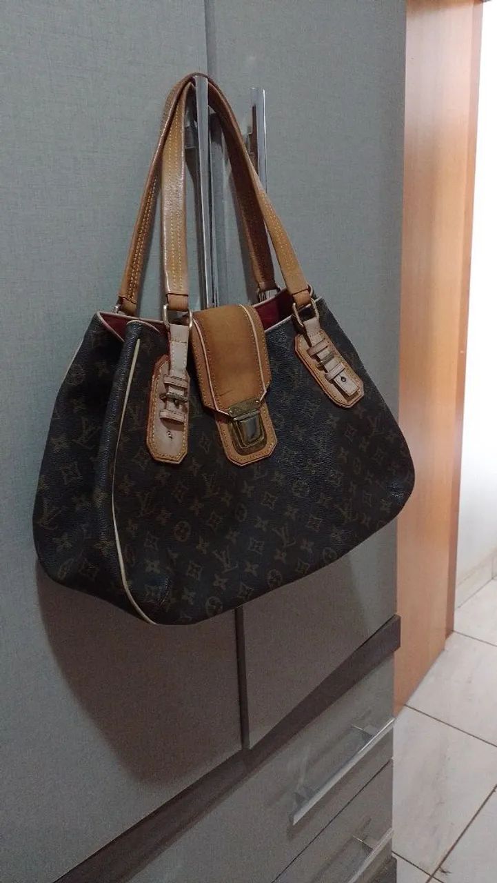 Bolsa Lois viton original Média cabe roupa toalha e média em ótimo ...