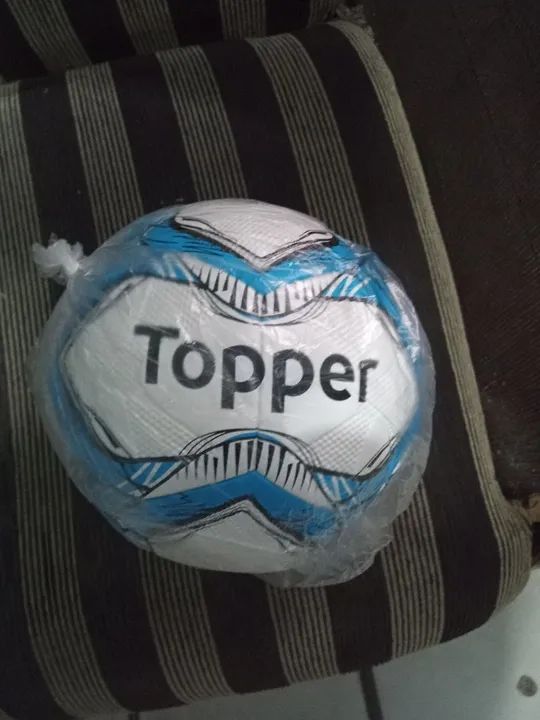 Bola de Futebol Topper - Tamanho 5 - Esportes de Quadra e Ao Ar Livre ...