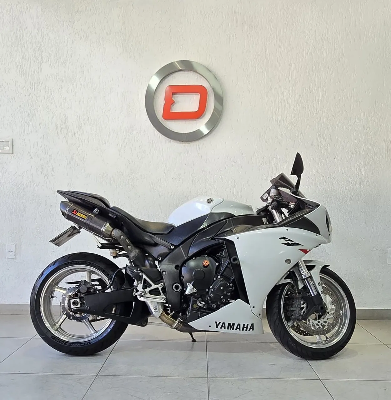 Motos YAMAHA YZF R-1 1000 no Brasil