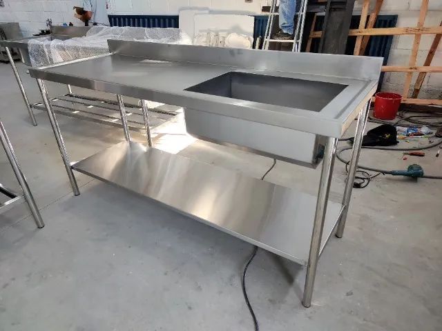 Pia em Aço Inox paneleiro liso e bojo do lado direito - 1,87x-0,60m ...