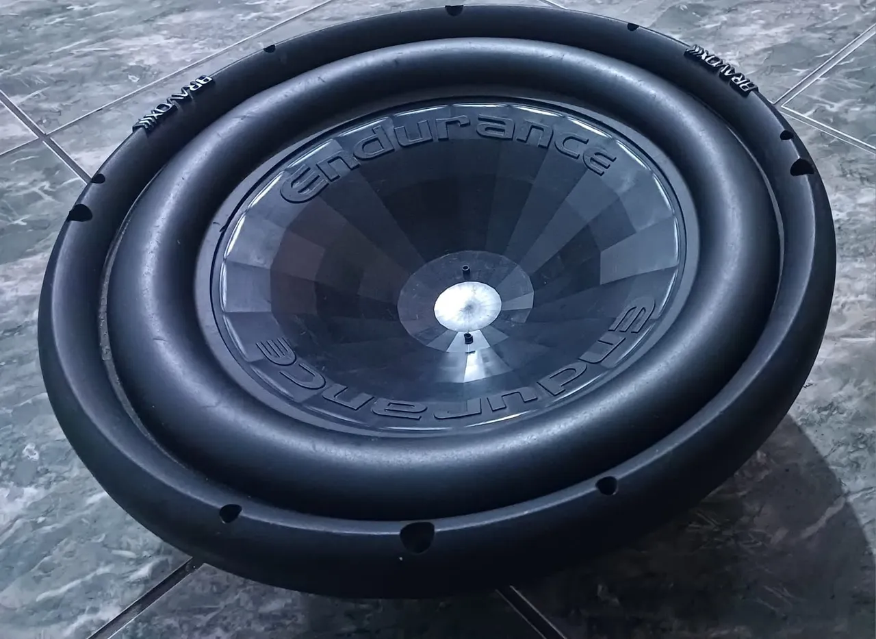"subwoofer quake 15" no Brasil