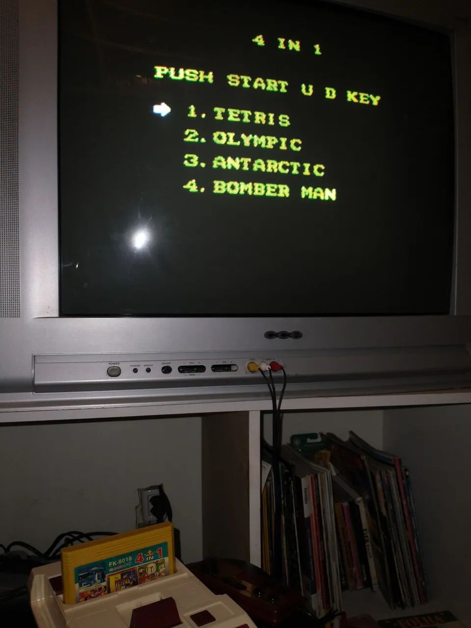 Tetris IV 4 Track Field Antarctic Adventure Bomber Man 4 jogos em 1 ...