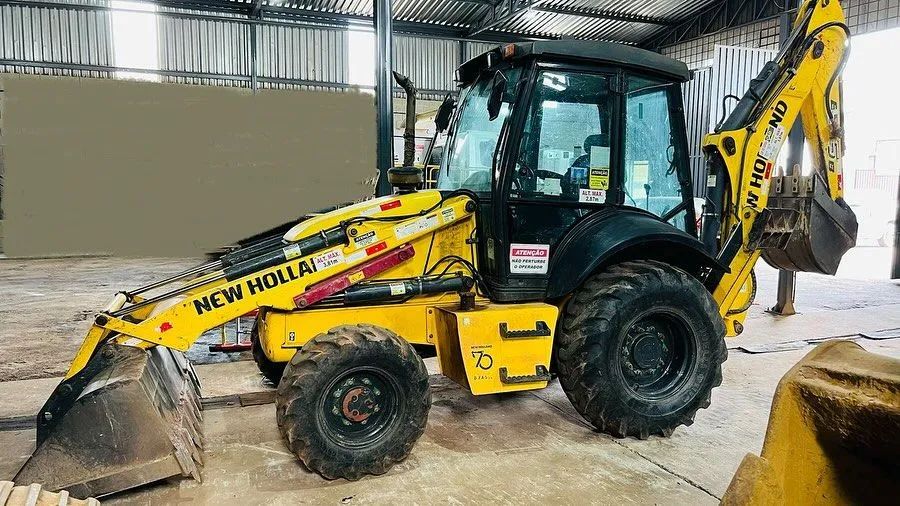 RETROESCAVADEIRA - Máquinas pesadas para construção - Área Rural de ...