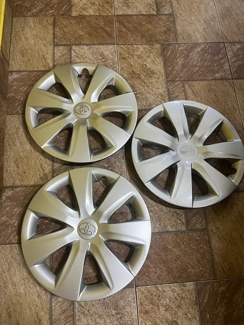 Calota aro 14 Toyota original - Peças para carros, vans e utilitários ...