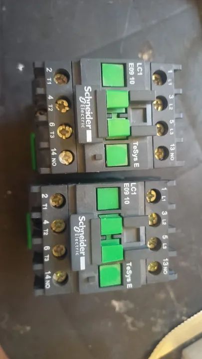 Contactora Schneider 9A 3p 1na bobina 220v referência LC1 E09 10 Usado ...