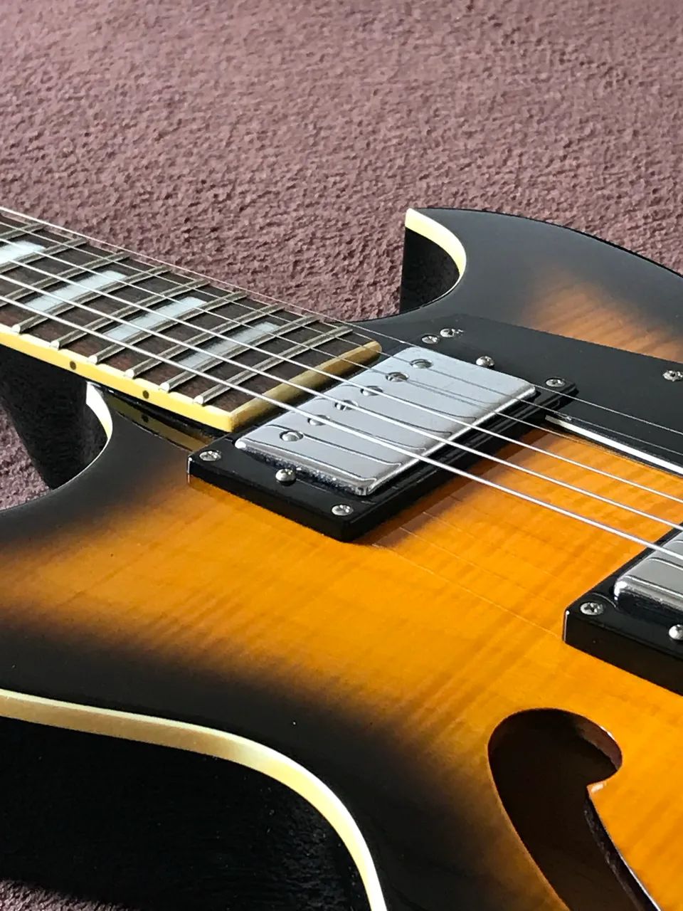 Guitarra Reverend Manta Ray Semi Hollow Tobaco Burst ñ gibson ES-339 ...