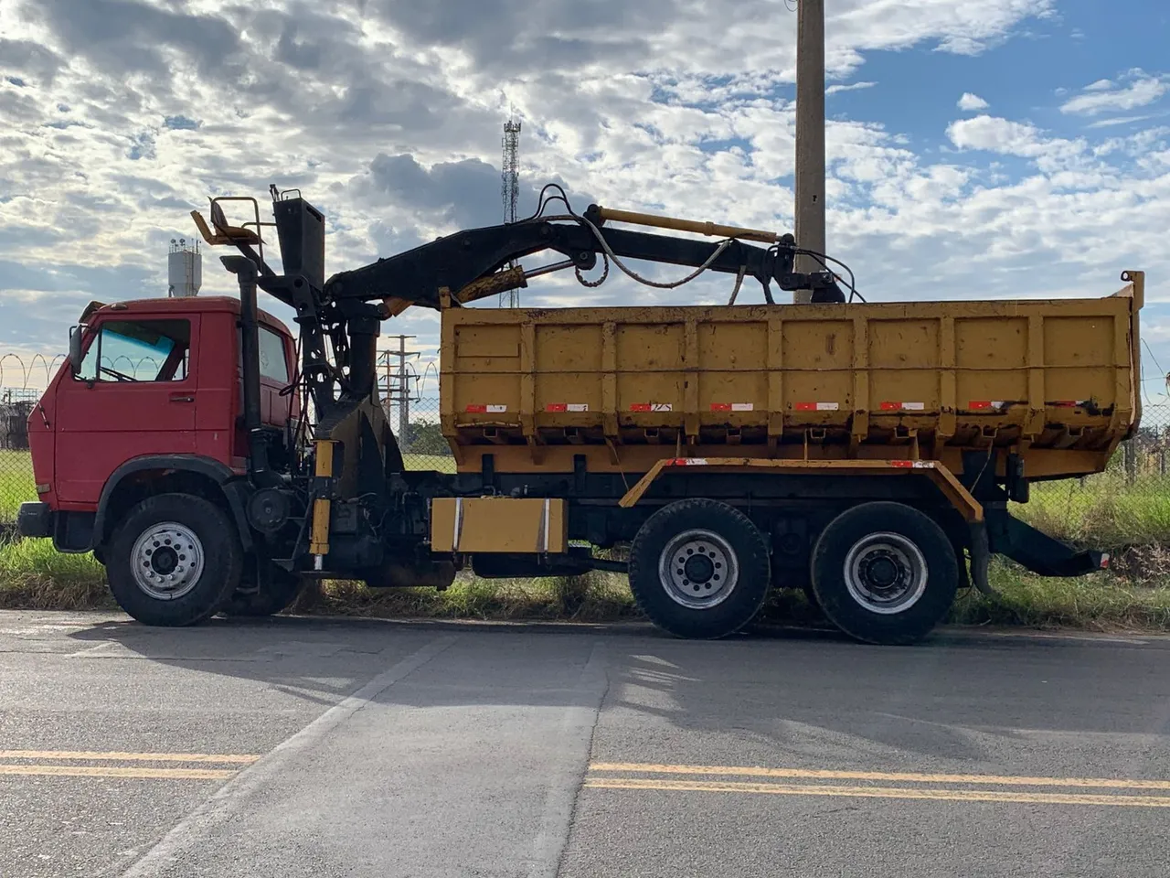 "caminhoes cacamba" - Caminhões no Brasil