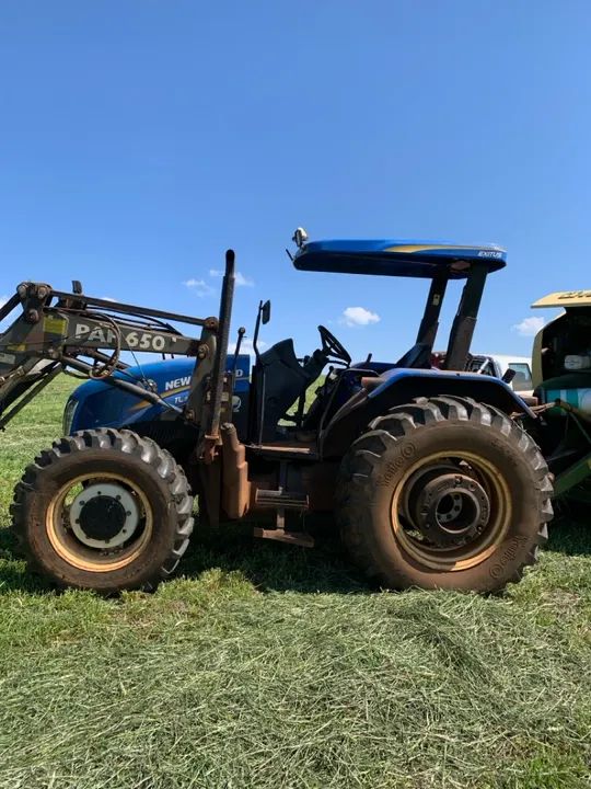 Trator New Holland TL75 - Caminhões - São José do Ouro 1367271280 | OLX