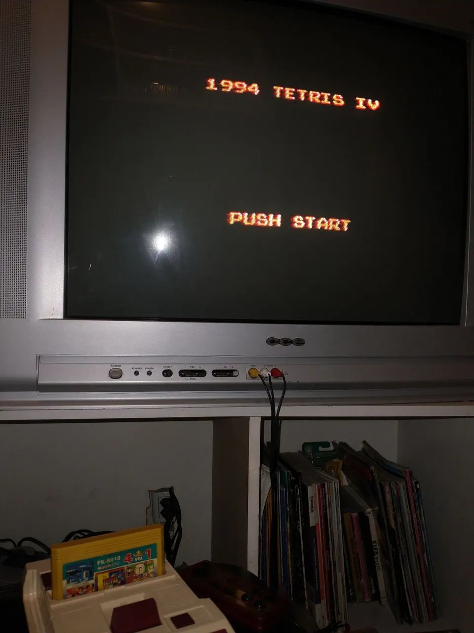 Tetris IV 4 Track Field Antarctic Adventure Bomber Man 4 jogos em 1 ...