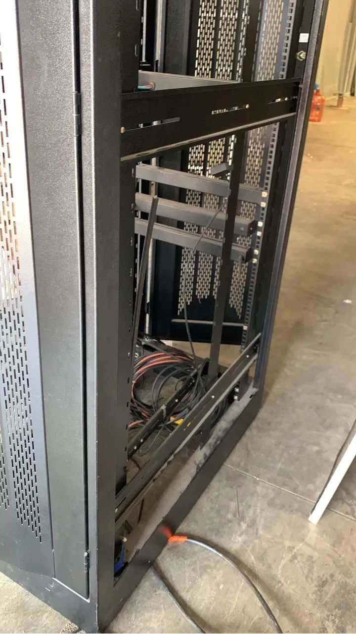 rack de TI (rack de servidores / rack de rede). - Periféricos e ...