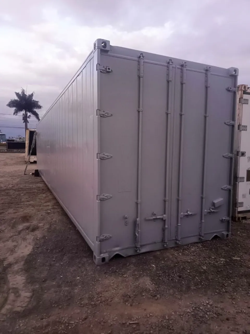 "container de 40 pes" no Brasil