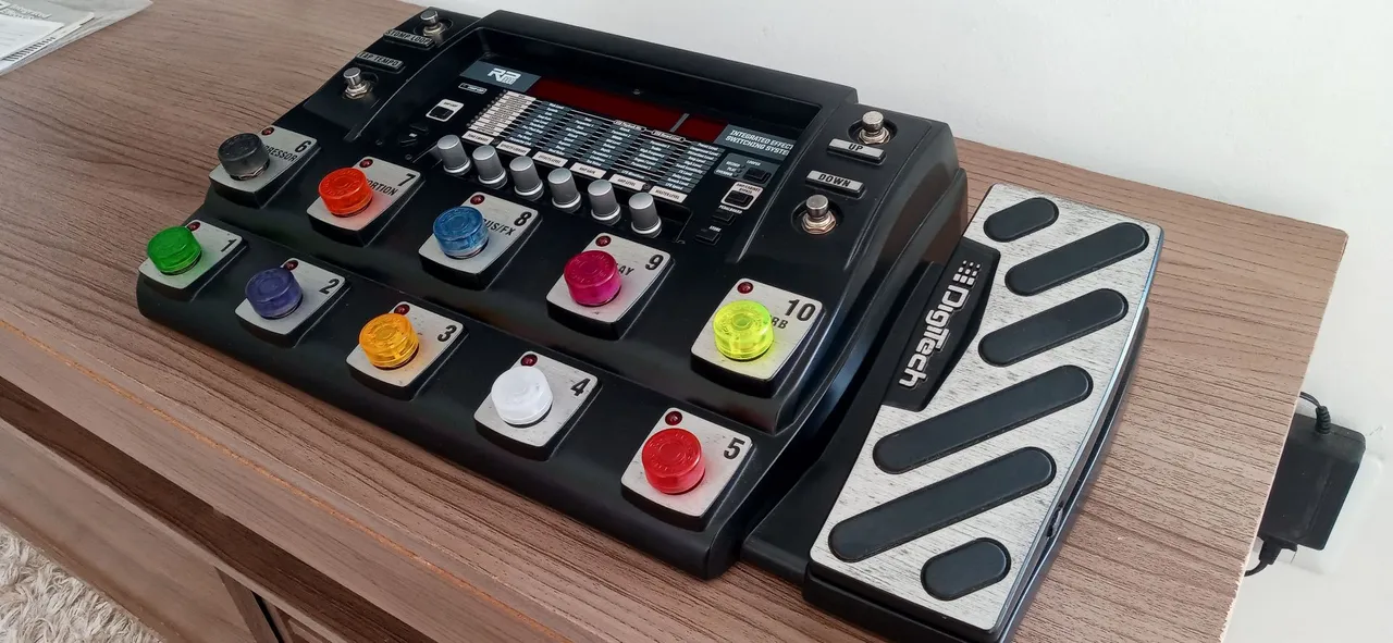 "pedaleira" - Instrumentos musicais no Brasil