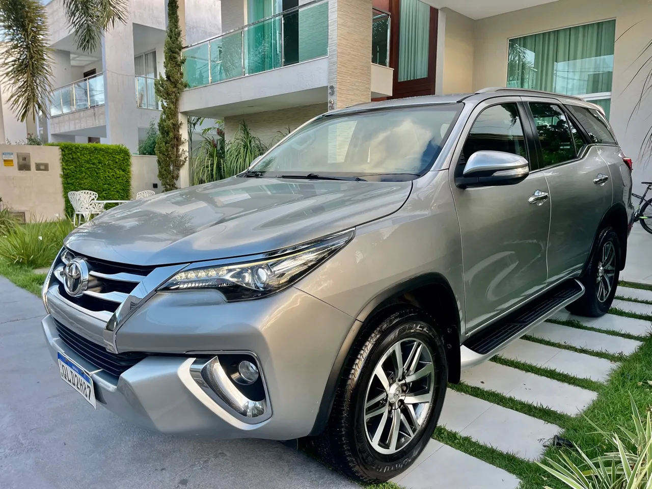 TOYOTA HILUX SW4 SRX 4X4 2.8 TDI 16V DIES. AUT. Usados e Novos