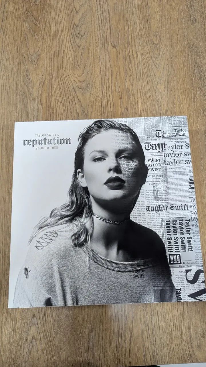 CD Reputation - Taylor Swift Tour VIP Collector's Box Set - CDs, DVDs ...