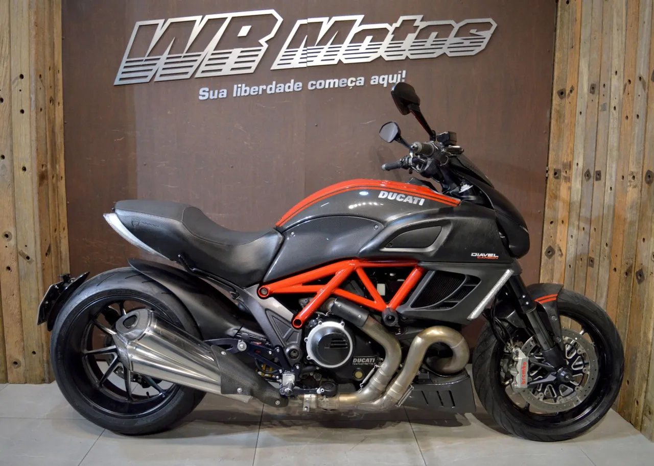 Motos DUCATI DIAVEL 1198 CARBON no Brasil