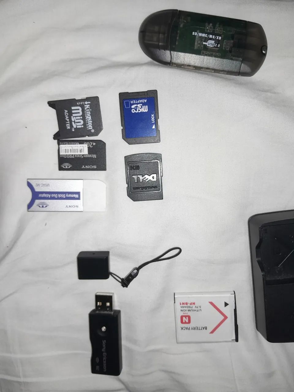 Camera sony cybershot DSC-W390 14 mega pixels 5x zoom optical 24mm wide ...