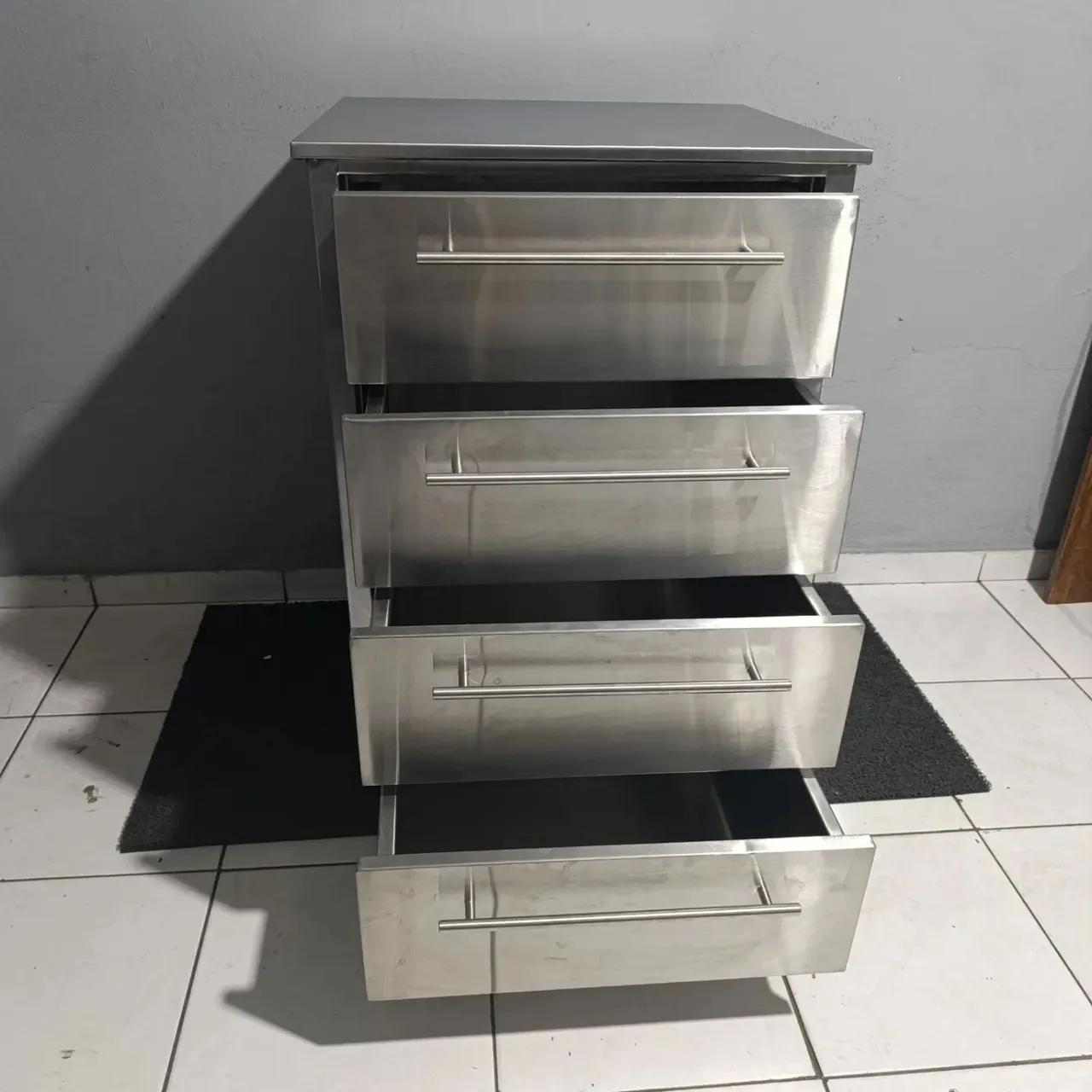 "gaveteiro de inox" no Brasil