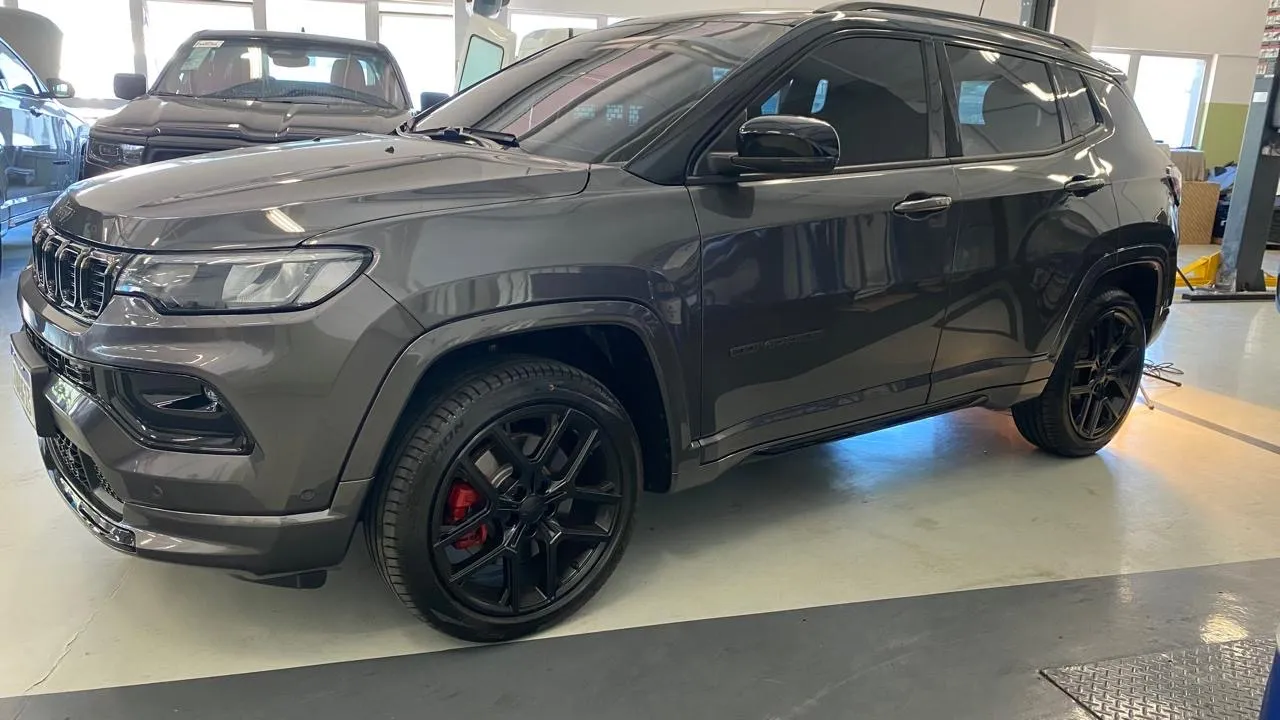 JEEP COMPASS BLACK HURRICANE 2.0 4X4 TB AUT. Usados e Novos