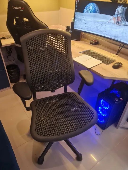Computer chair in olx store