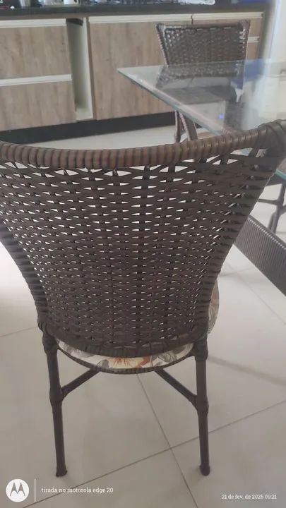 Mesa de Jantar em Vime - Rústica e Elegante - Tampo de vidro robusto - 4 cadeiras - Mesas ...