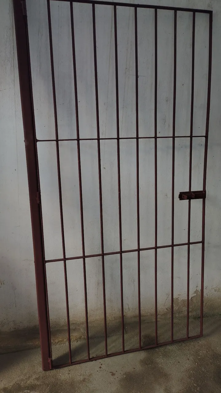 "portao e grade de ferro" - Portas e Janelas no Brasil