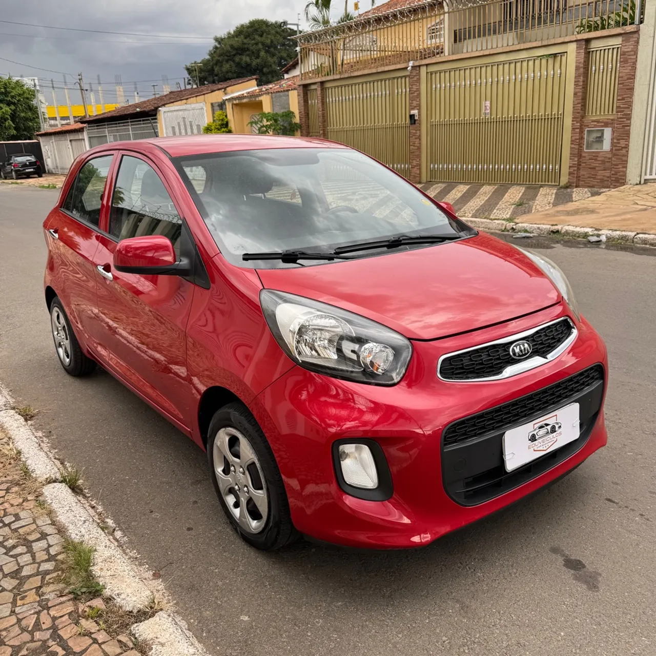 KIA MOTORS PICANTO 2016 Usados e Novos no DF