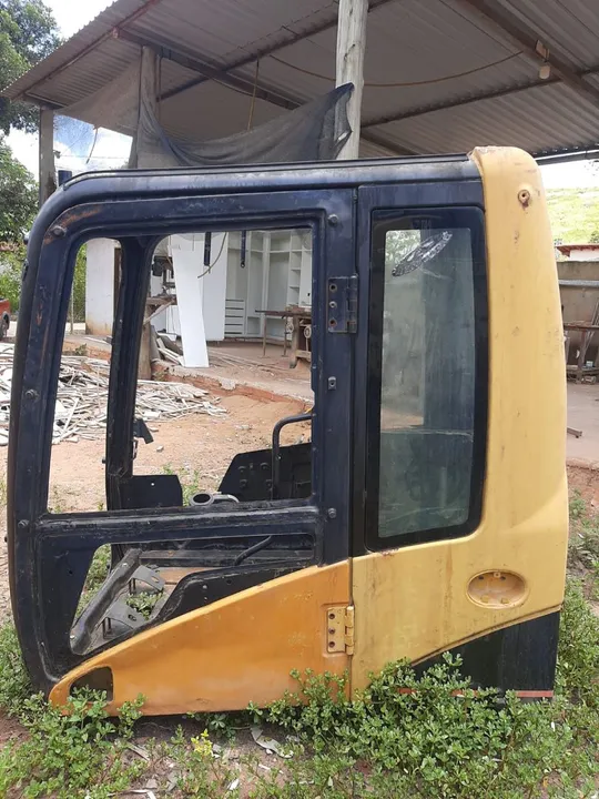 "escavadeiras caterpillar 320" no Brasil