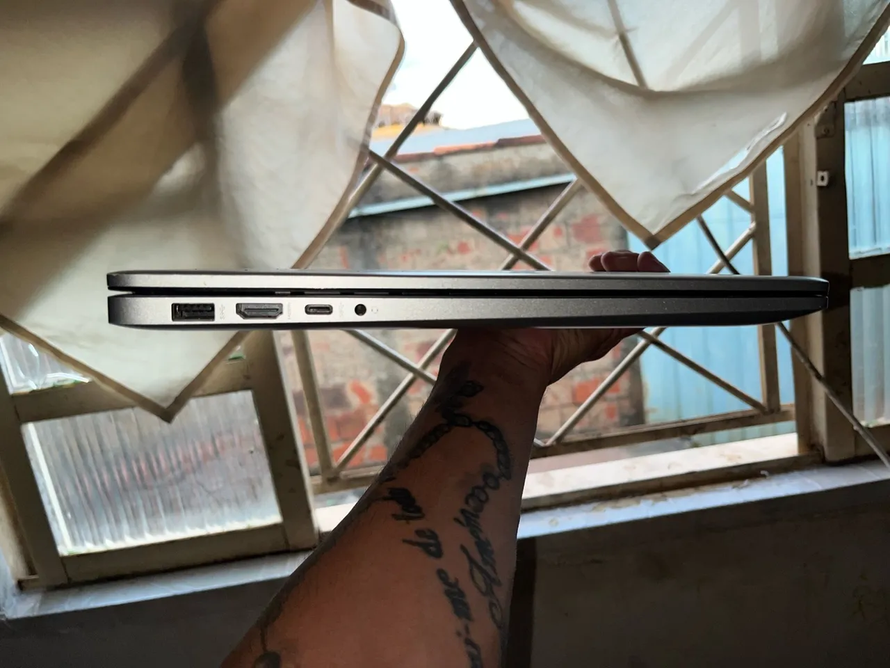 17 polegadas ou maior no Brasil