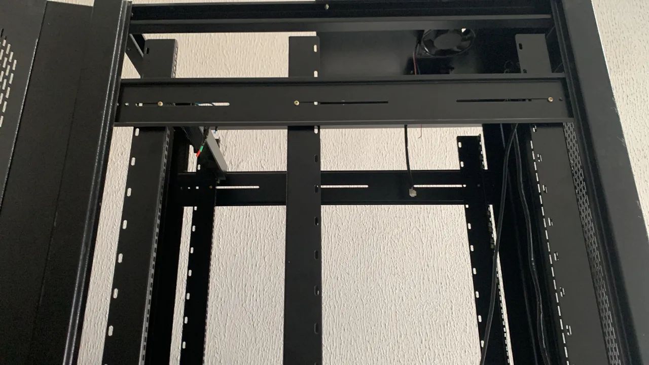 rack de TI (rack de servidores / rack de rede). - Periféricos e ...