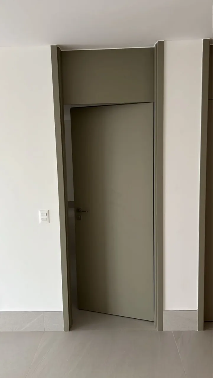 "alisar de porta" no Brasil