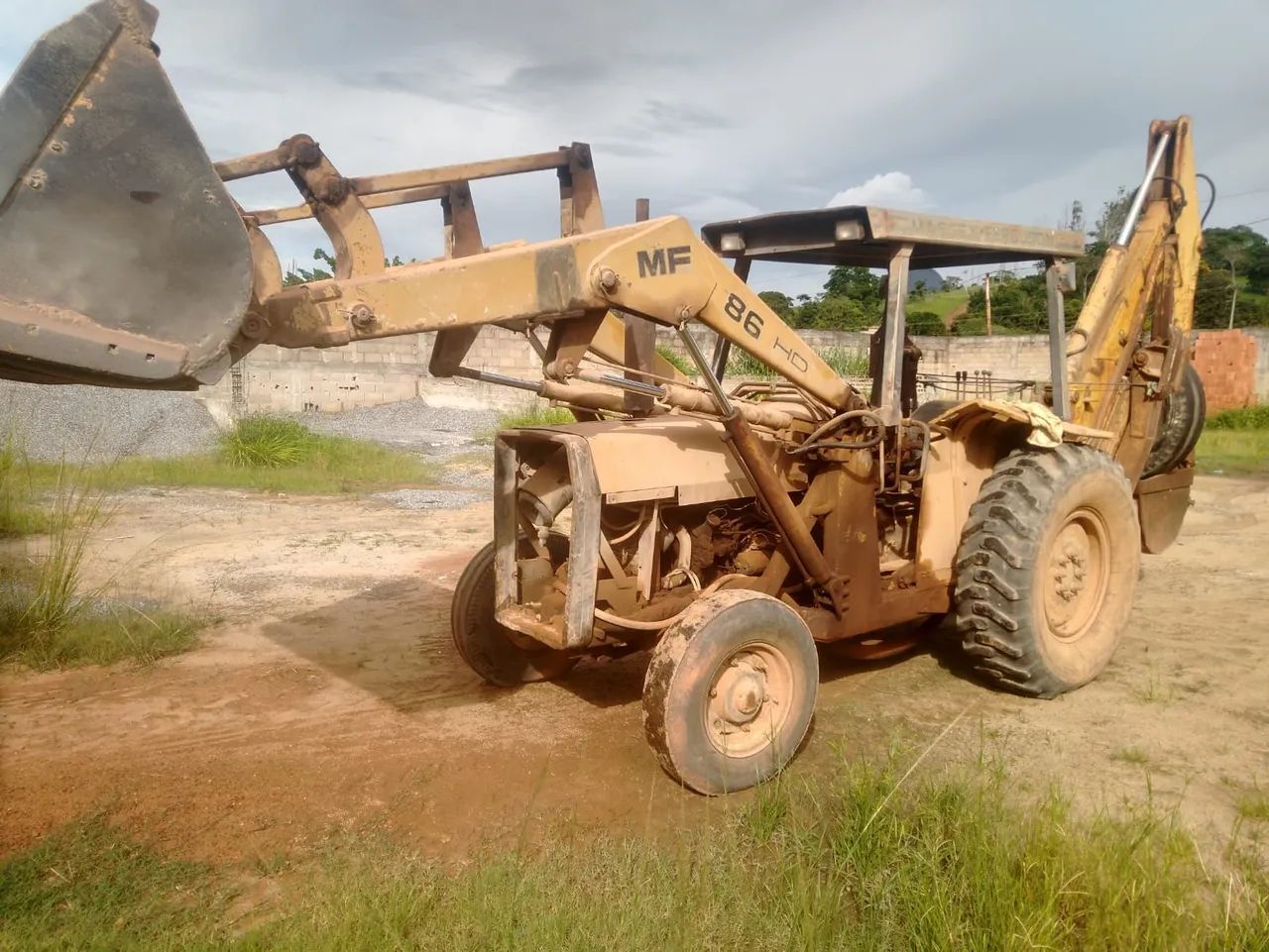 Trator MF 86 HD - Imperdível! - Ônibus - Apiacá 1381615619 | OLX