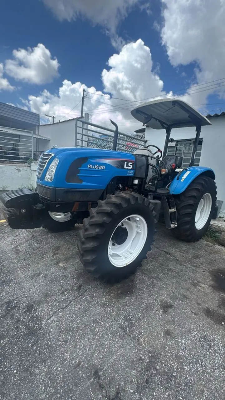 "trator pequeno" - Tratores e máquinas agrícolas no Brasil