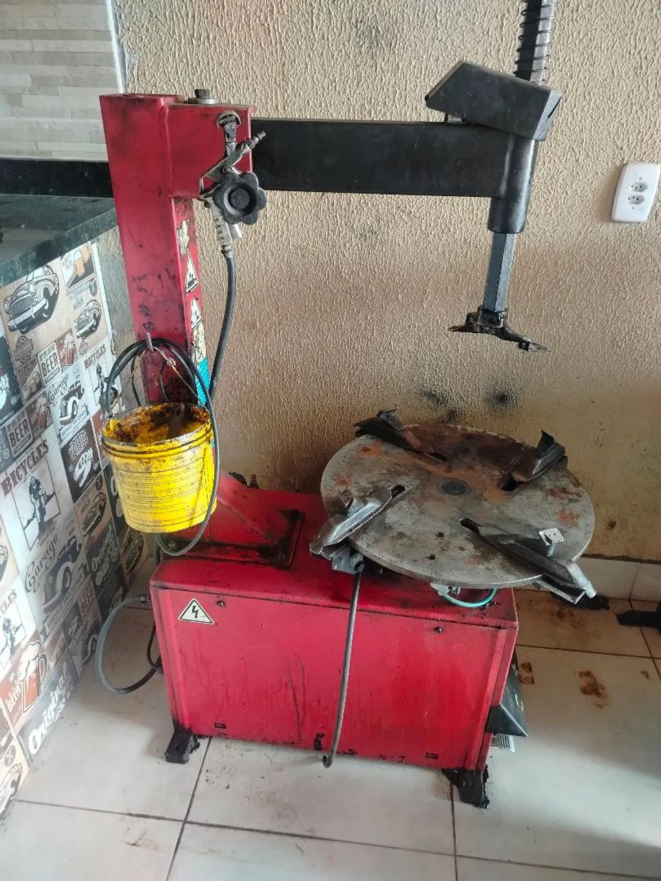 Vendo máquina de desmontar pneu e compressor 10 pes - Máquinas pesadas ...