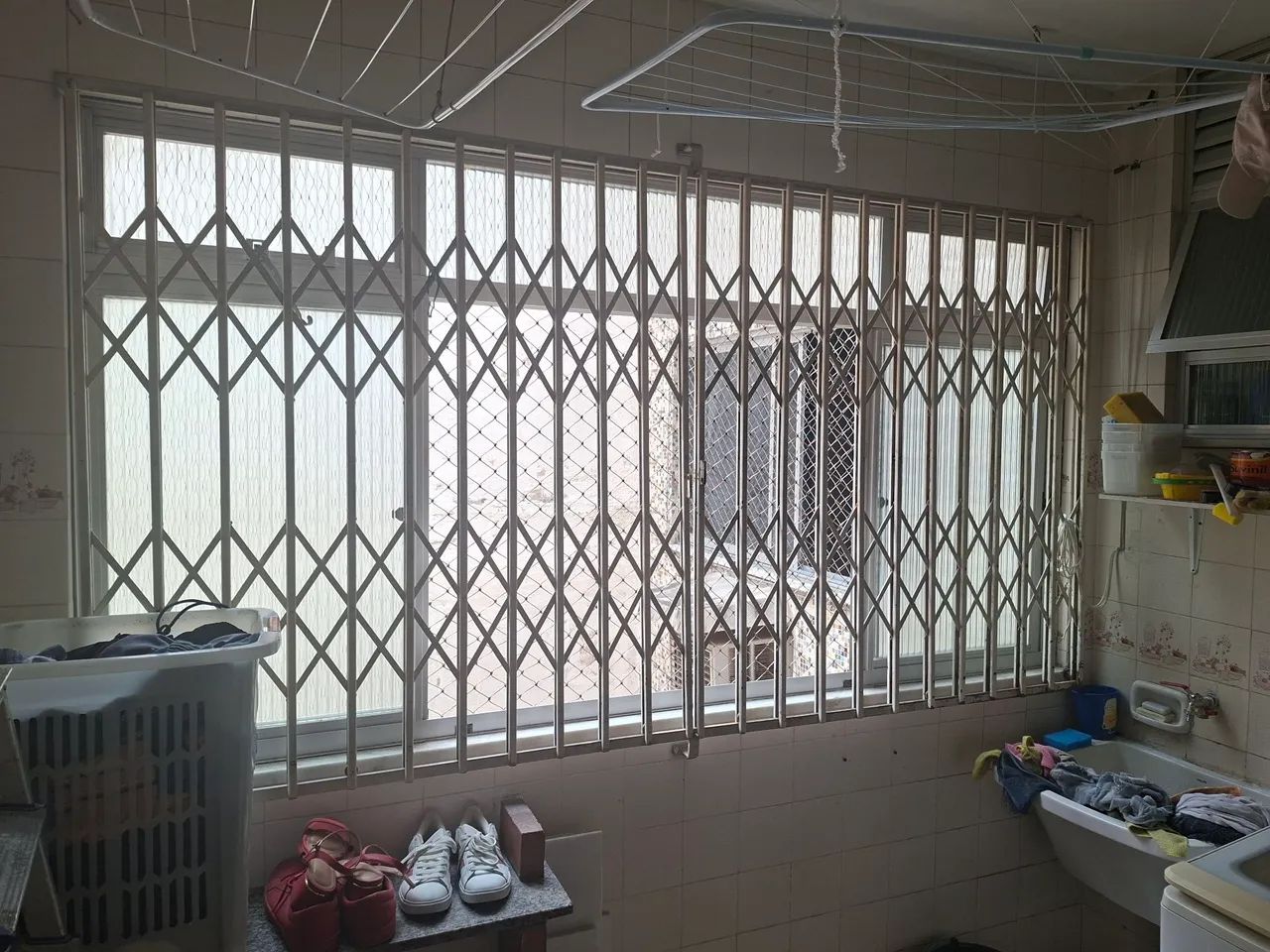 Grade pantografica - Portas e Janelas - Vila da Penha, Rio de Janeiro ...