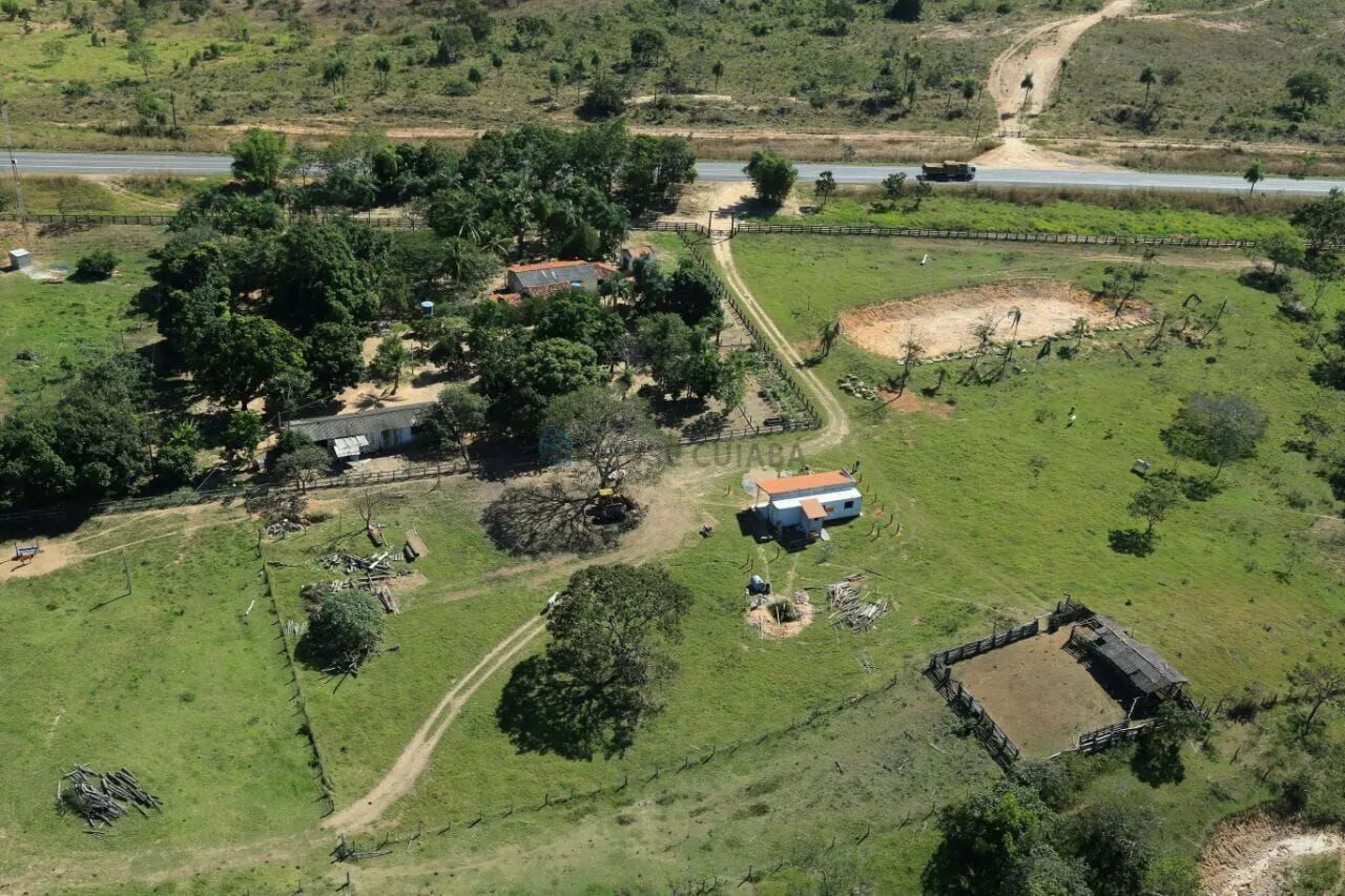 Fazenda com 344 hectares, nas margens da BR 070 sentido a cidade de ...